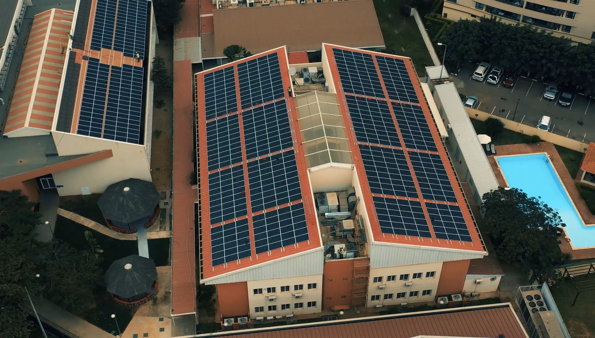 ComAp - Hybrid Power System for a School